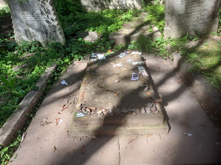 Celebrity Grave Spotting in Highgate East Cemetery: A Dead Good Guide ...