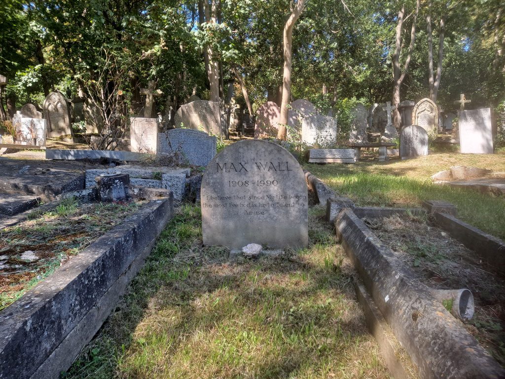 Celebrity Grave Spotting in Highgate East Cemetery: A Dead Good Guide ...